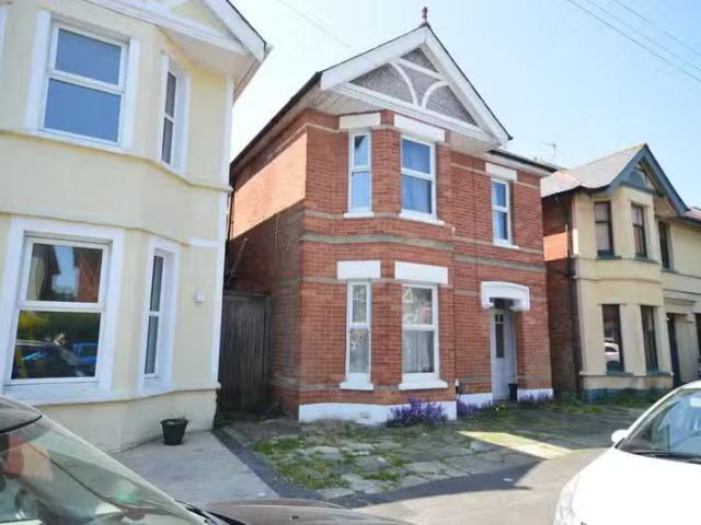 6 bedroom detached house for rent in Moorfield Grove, Moordown.
