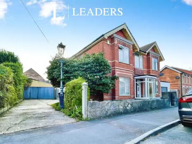 6 bedroom detached house for rent in Melville Road, Winton, BH9