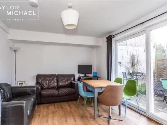 6 bedroom detached house for rent in Middleton Rise, Brighton.