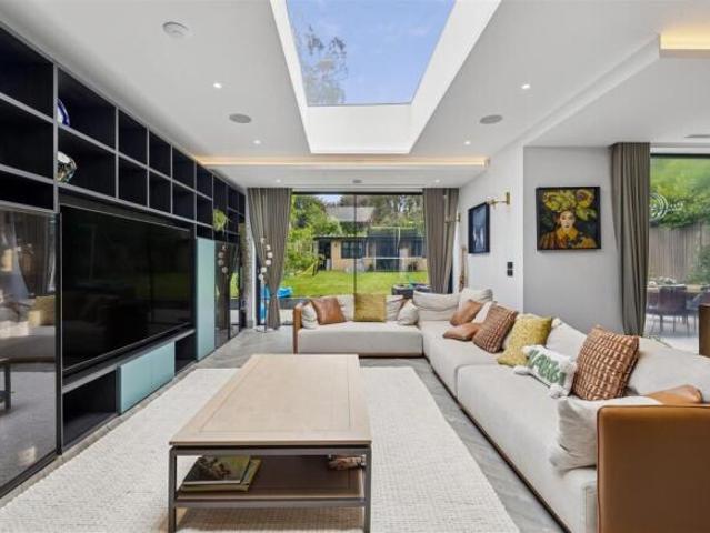 6 bedroom detached house for rent in Millway, Mill Hill, London, NW7