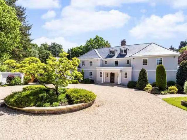 6 bedroom detached house for rent in South Drive, Wentworth, V.