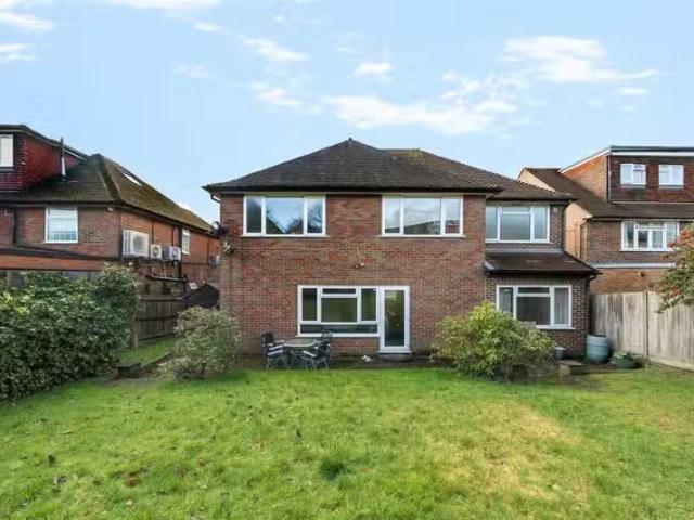6 bedroom detached house for rent in South Hill Avenue, Harrow.