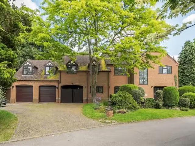 6 bedroom detached house for rent in School Lane, Hints, Tamwo.
