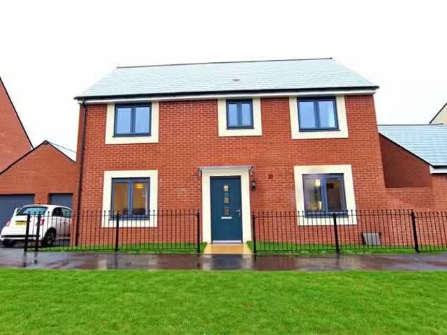 6 bedroom detached house for rent in Slade Baker Way, Stoke Gi.