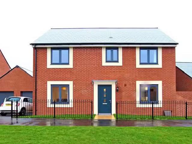 6 bedroom detached house for rent in Slade Baker Way, Stoke Gi.