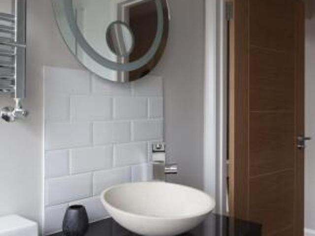 6 bedroom detached house for rent in Slough, Berkshire, SL1