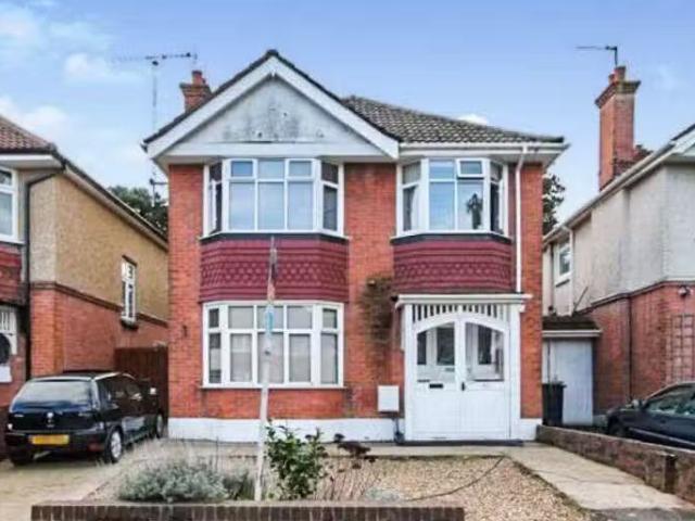 6 bedroom detached house for rent in St. Lukes Road, Bournemou.