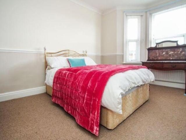 6 bedroom detached house for rent in Stanfield Road, Winton, BH9