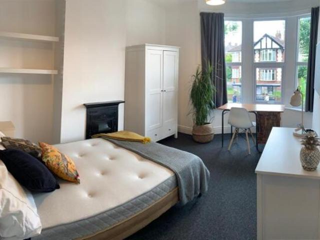 6 bedroom detached house for rent in Staple Hill Road, BS16