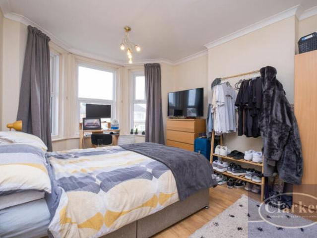 6 bedroom detached house for rent in Stewart Road, Charminster, Dorset, BH8