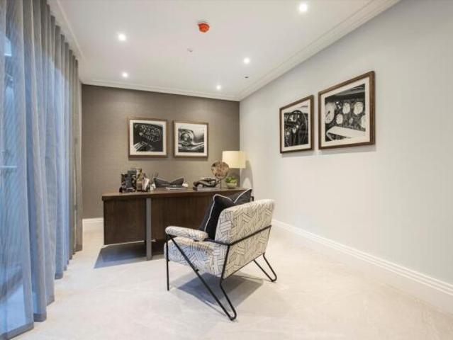6 bedroom detached house for rent in Park View, Parkside, London SW19