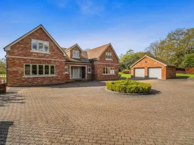 6 bedroom detached house for rent in Pennypot Lane, Chobham, W.
