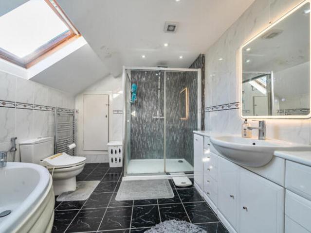 6 bedroom detached house for rent in Pine Walk, Chilworth, Southampton, Hampshire, SO16