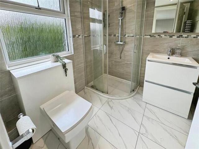 6 bedroom detached house for rent in Rebecca Gardens, Penn, Wolverhampton, West Midlands, WV4