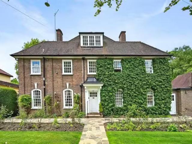 6 bedroom detached house for rent in Wolsey Road, Northwood, M.