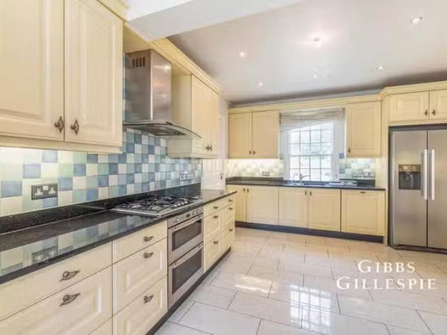 6 bedroom detached house for rent in Wolsey Road, Northwood, H.