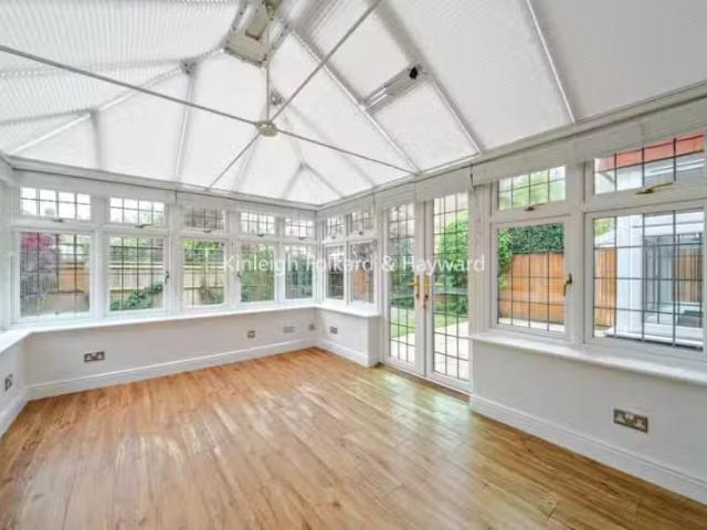 6 bedroom detached house for rent in Wagtail Walk, Beckenham.