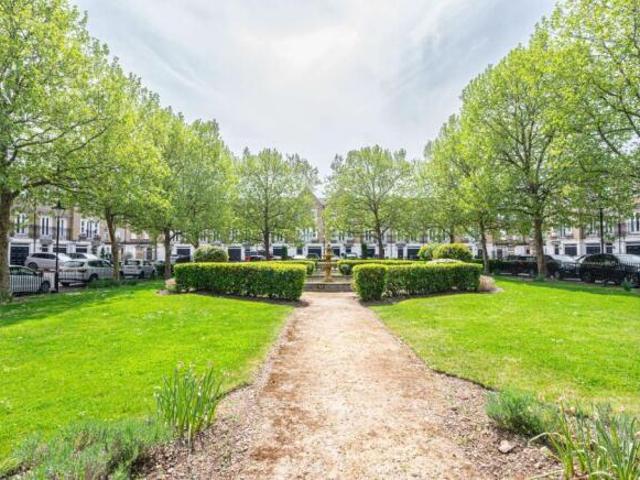 6 bedroom detached house for rent in Wagtail Walk, Beckenham, BR3