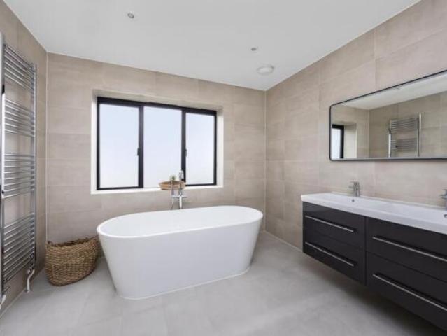 6 bedroom detached house for rent in Withdean Road Brighton BN1