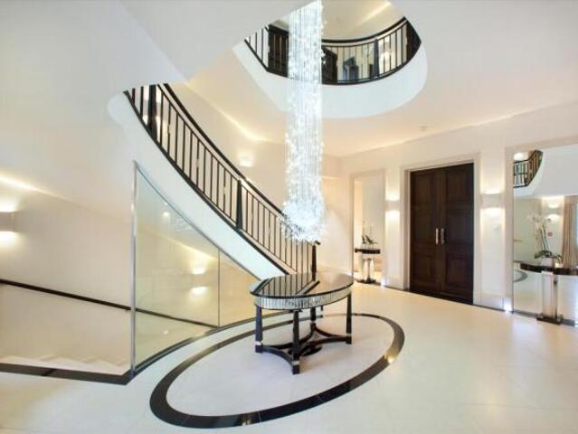 6 bedroom detached house for rent in Wildwood Road, London, NW11