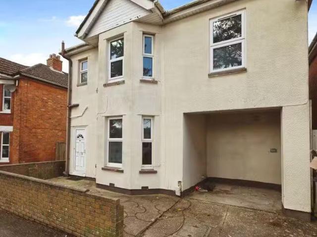 6 bedroom detached house for rent in Winton, Bournemouth, BH9