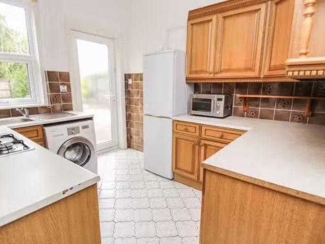 6 bedroom detached house for rent in Talbot Hill Road, Winton.