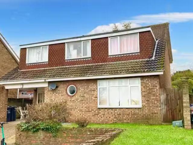 6 bedroom detached house for rent in Tangerine Close, Colchest.