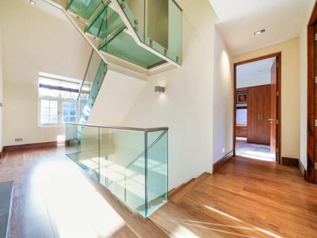 6 bedroom detached house for rent in The Bishops Avenue Lodnon N2
