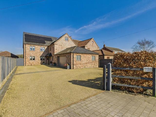 6 bedroom detached house for sale