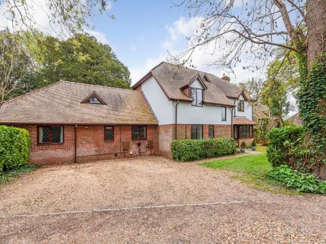 6 bedroom detached house for sale