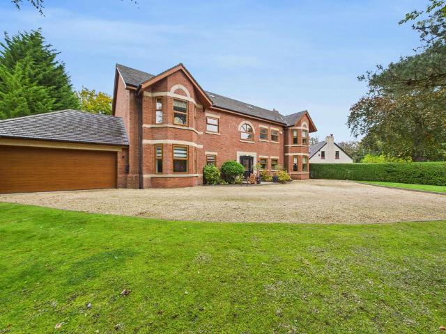 6 bedroom detached house for sale