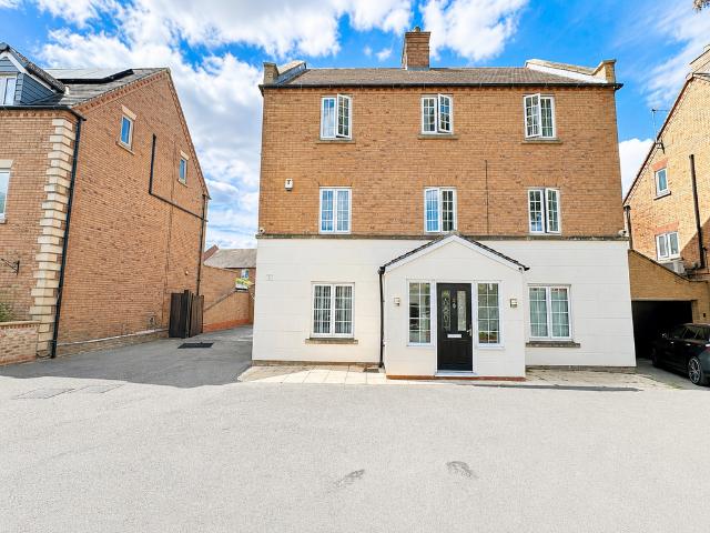 6 bedroom detached house for sale