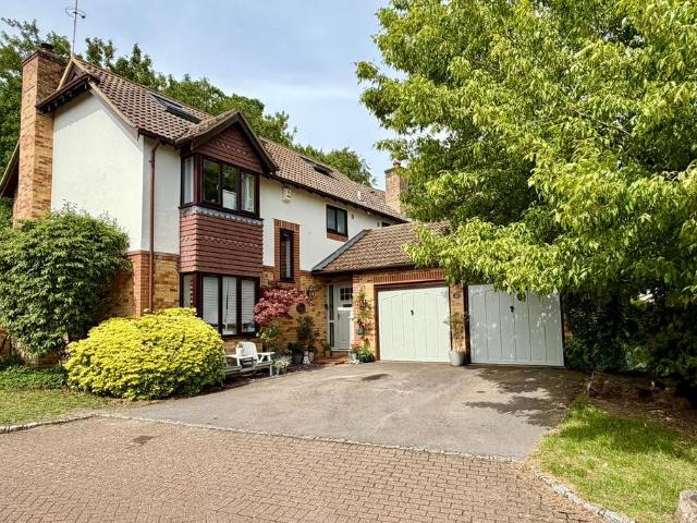 6 bedroom detached house for sale