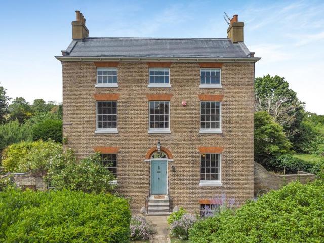 6 bedroom detached house for sale