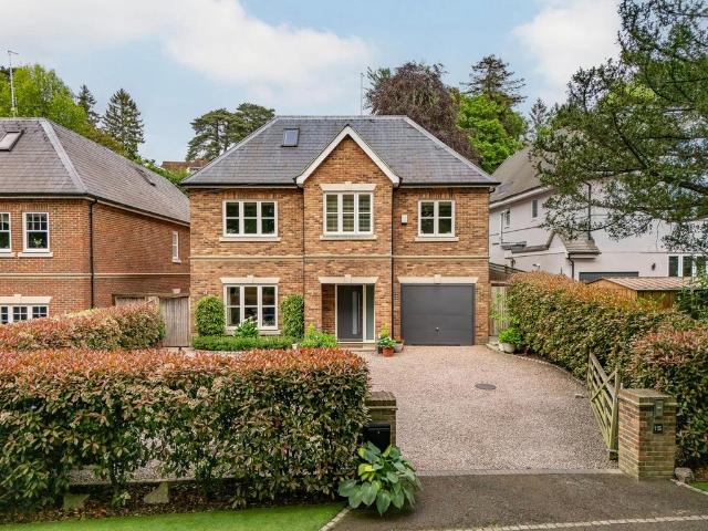 6 bedroom detached house for sale