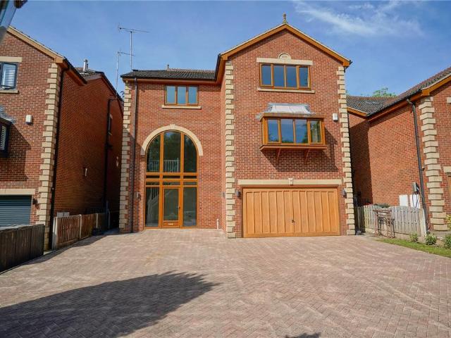 6 bedroom detached house for sale