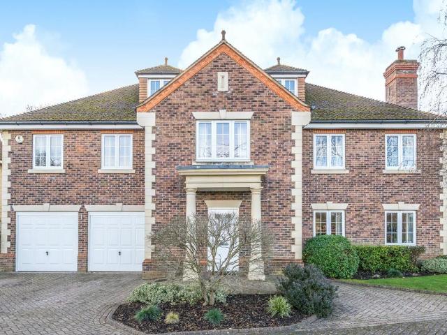 6 bedroom detached house for sale