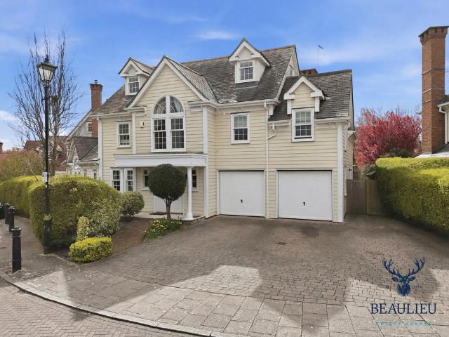 6 bedroom detached house for sale