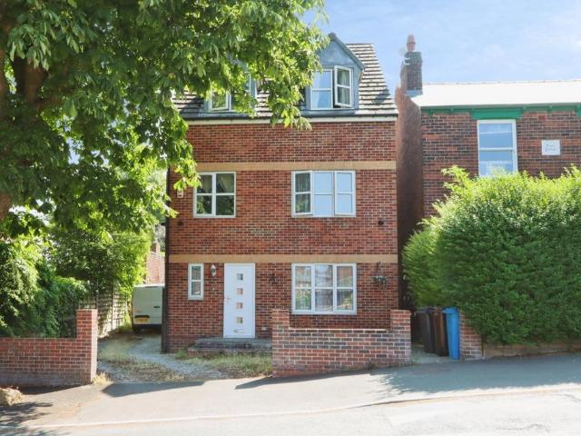 6 bedroom detached house for sale