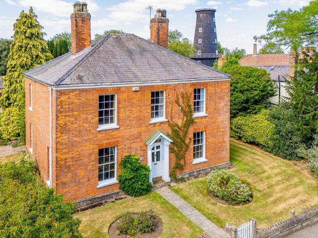 5 bedroom detached house for sale