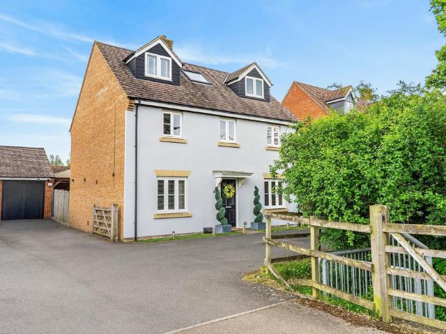 6 bedroom detached house for sale