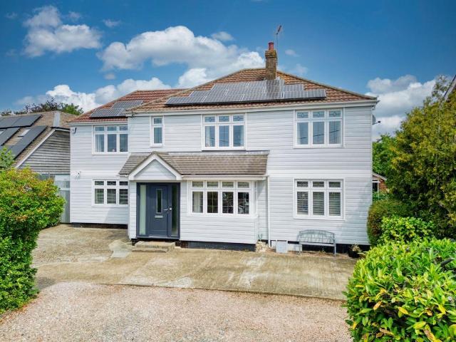 6 bedroom detached house for sale