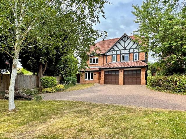 6 bedroom detached house for sale