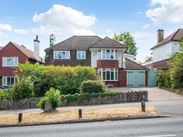 6 bedroom detached house for sale