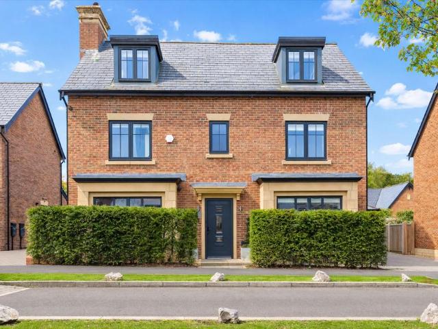 6 bedroom detached house for sale