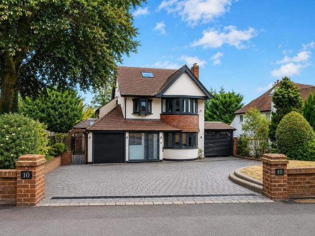 6 bedroom detached house for sale