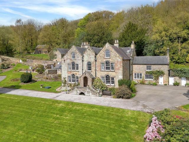 6 bedroom detached house for sale