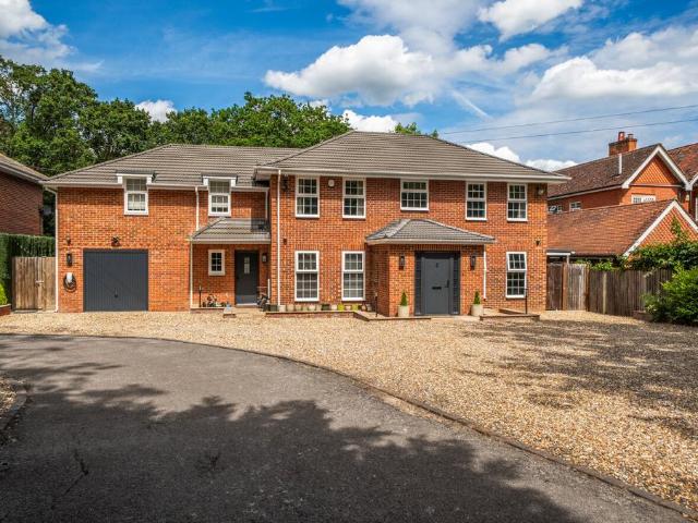 6 bedroom detached house for sale