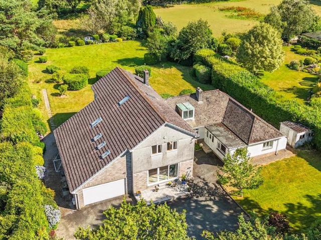 6 bedroom detached house for sale