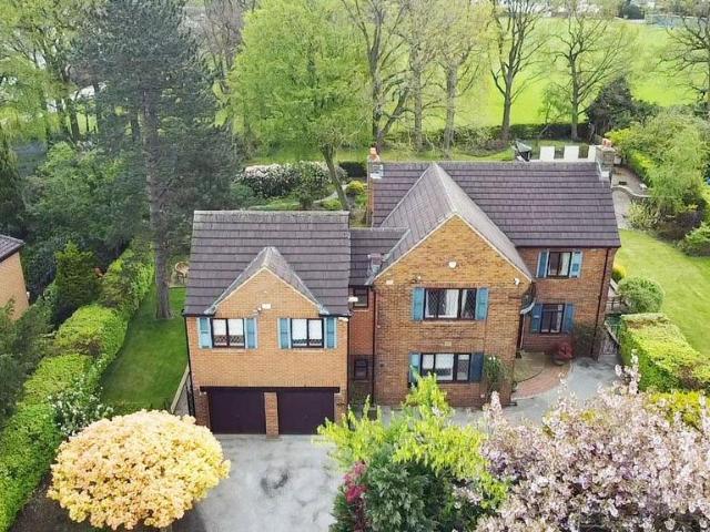 6 bedroom detached house for sale